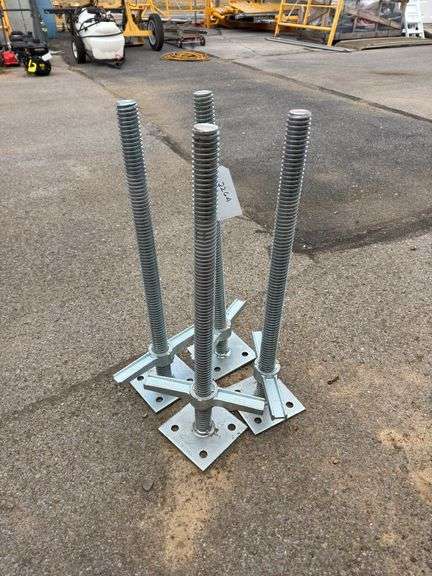 Set of 4 scaffolding levelers - Hurley Real Estate & Auctions