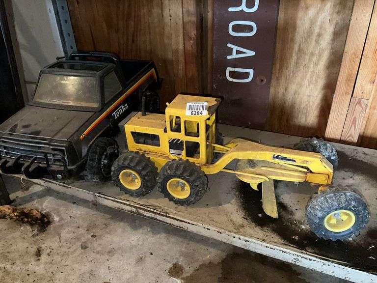 Tonka Big Duke pickup and road grader - Hurley Real Estate & Auctions