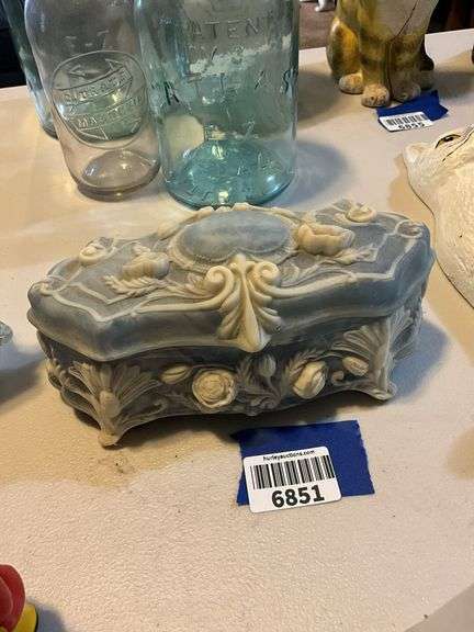 Incolay dresser box and contents - Hurley Real Estate & Auctions