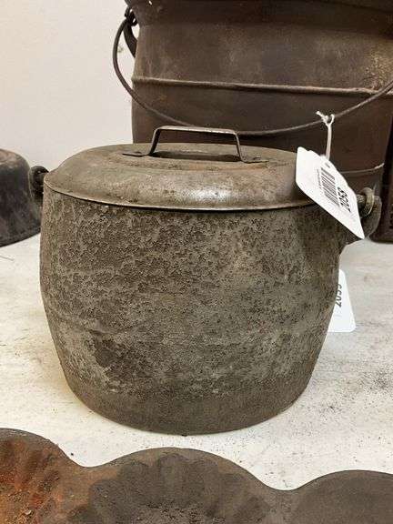 Erie cast iron pot w/ lid - Hurley Real Estate & Auctions