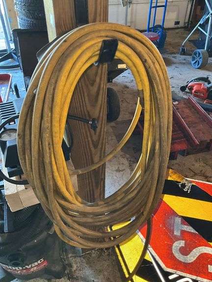 AC Delco air compressor and hose - Hurley Real Estate & Auctions
