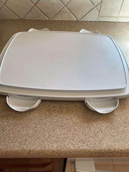 Living Quarters plastic cake caddy - Hurley Real Estate & Auctions