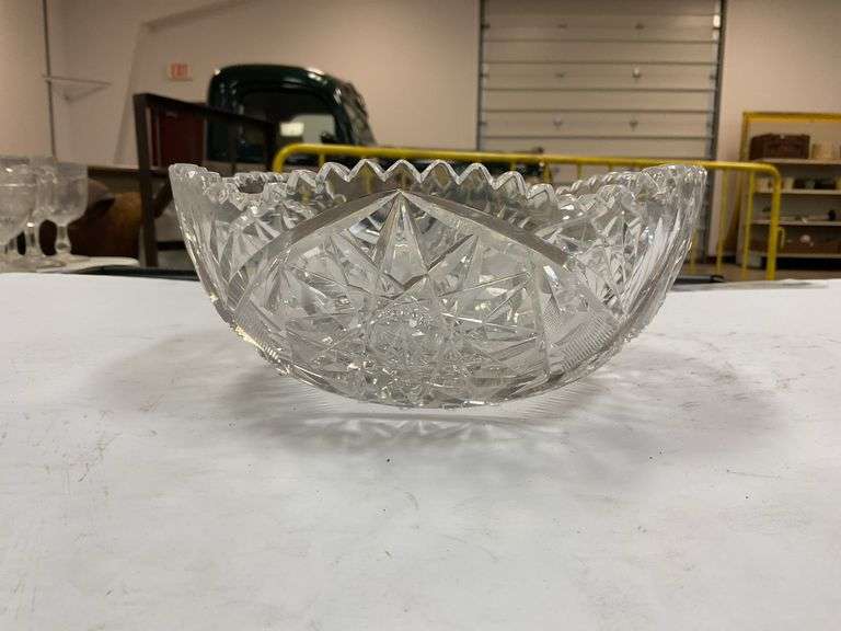 Round cut glass bowl - Hurley Real Estate & Auctions