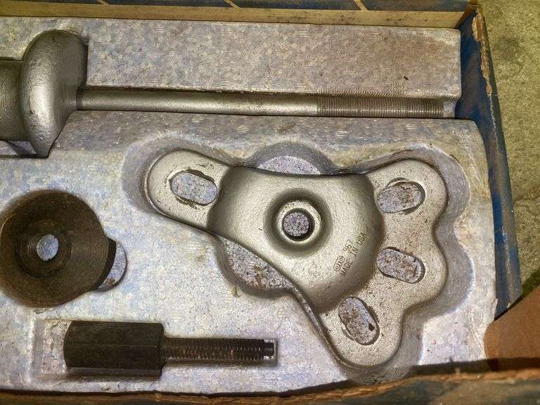 Silver Slapper slide hammer puller set in box - Hurley Real Estate ...