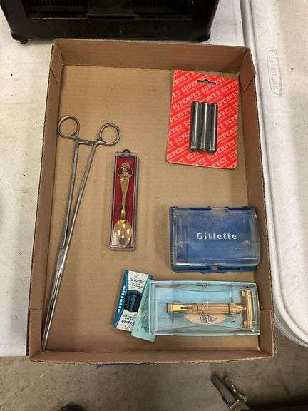 Vanity items: hand mirrors, electric razor, perfume, wrist watch ...