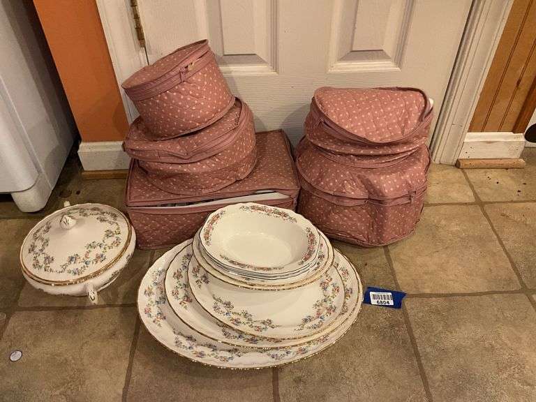 Pope Gosser Blue Belle dinnerware set w/ storage bags - Hurley Real ...