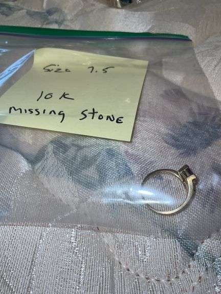 10K gold size 7.5 ring, missing stone - Hurley Real Estate & Auctions