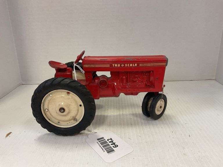 International Tru Scale farm toy tractor - Hurley Real Estate & Auctions