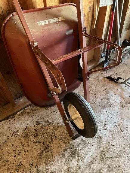 True Temper wheelbarrow - Hurley Real Estate & Auctions