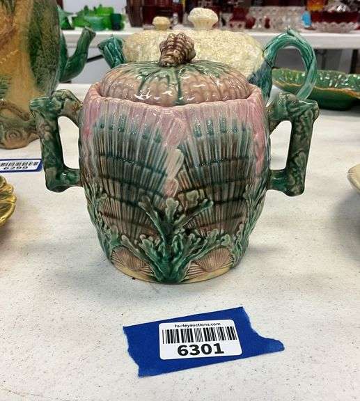Etruscan majolica shell & seaweed covered sugar bowl - Hurley Real ...