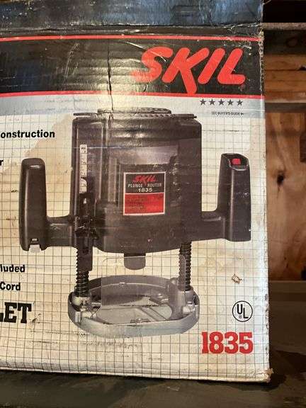 Skil plunge router in box - Hurley Real Estate & Auctions