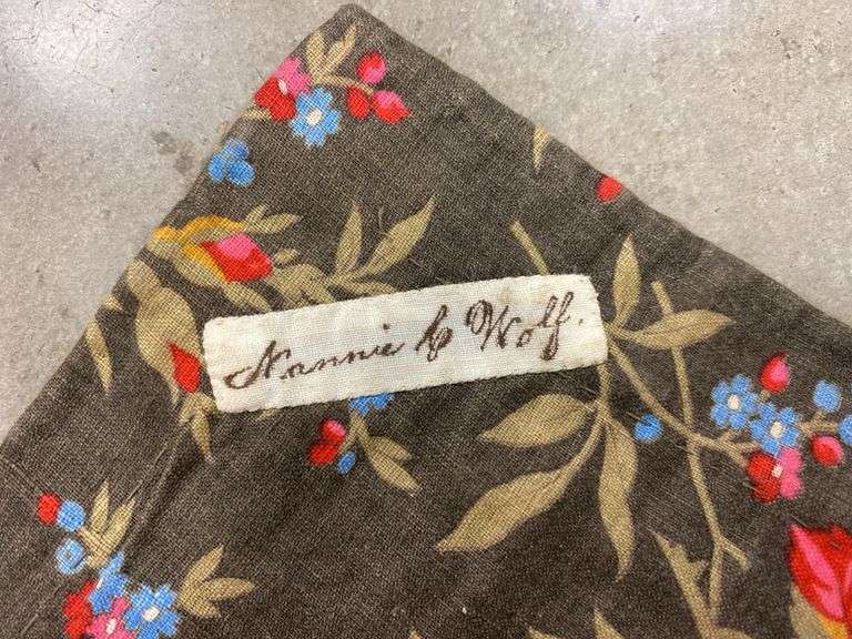 Log Cabin patchwork quilt w/ Nannie C. Wolf label - Hurley Real Estate ...