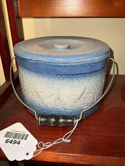 Blue & White stoneware Butterfly butter tub w/ lid, note roughness to ...