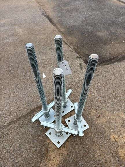 Set of 4 scaffolding levelers - Hurley Real Estate & Auctions
