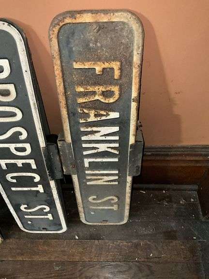 FRANKLIN ST sign - Hurley Real Estate & Auctions