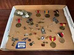 Assorted Pin & badge lot - Hurley Real Estate & Auctions