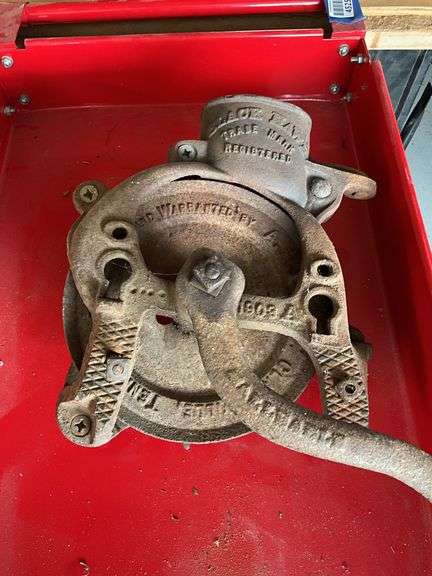 Cast iron Black Hawk corn sheller - Hurley Real Estate & Auctions