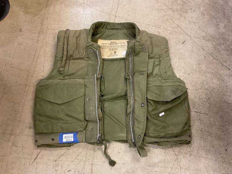 U.S. Marine corps vest, size M - Hurley Real Estate & Auctions
