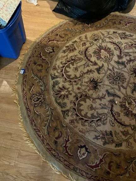 Circular Persian style rug 72x72 - Hurley Real Estate & Auctions