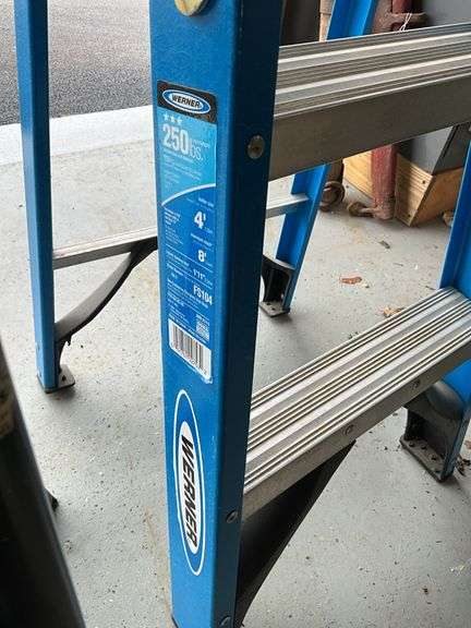 Werner 4' fiberglass step ladder - Hurley Real Estate & Auctions