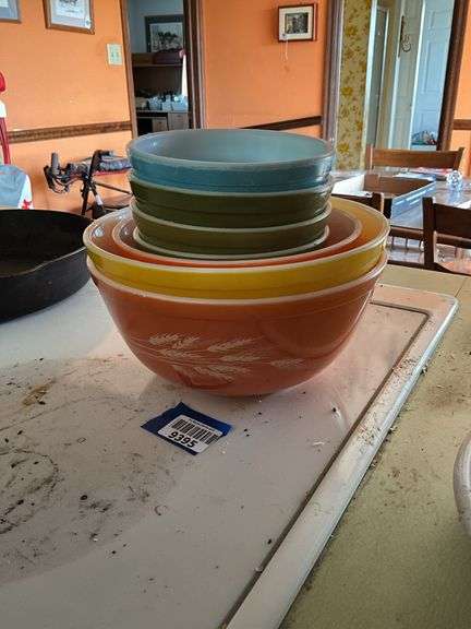 Stack of vintage Pyrex mixing bowls including Autumn Harvest wheat ...