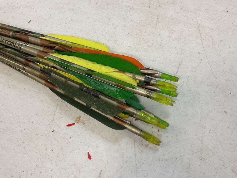 Lot of Easton aluminum arrows - Hurley Real Estate & Auctions
