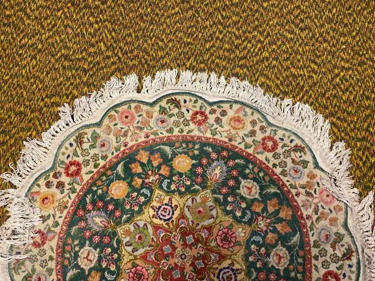 Round wool oriental rug 40x40 - Hurley Real Estate & Auctions