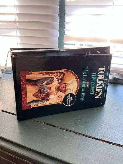 J.R.R. Tolkien The Hobbit and Lord of the Rings paperback book set in ...