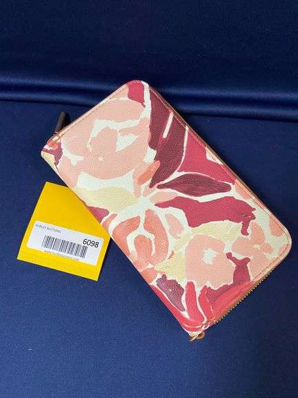 Thirty-One Zip-Around Wallet - Hurley Real Estate & Auctions