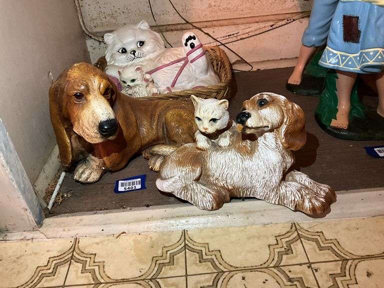 Resin & ceramic cats & dogs - Hurley Real Estate & Auctions