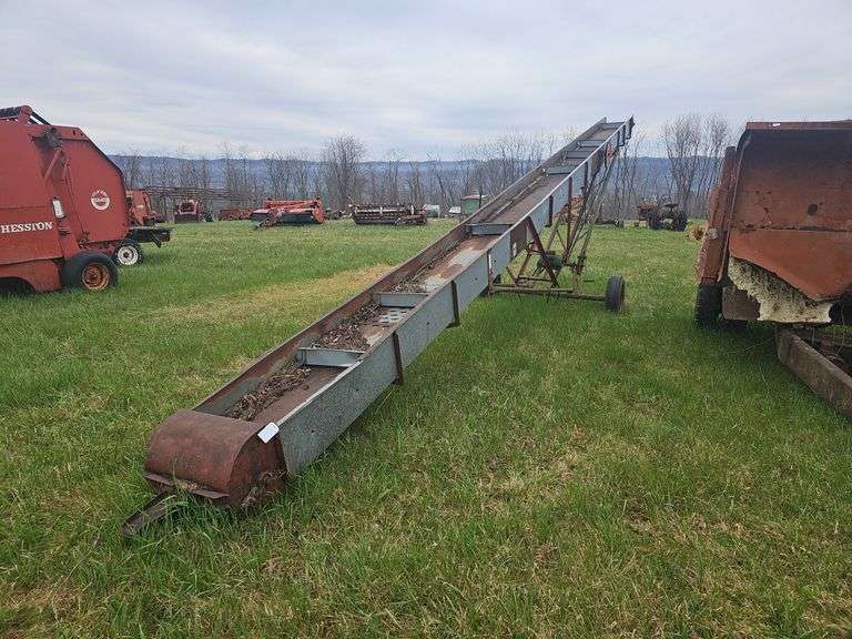 Approx 32' electric hay elevator - Hurley Real Estate & Auctions