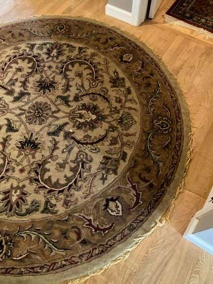 Circular Persian style rug 72x72 - Hurley Real Estate & Auctions