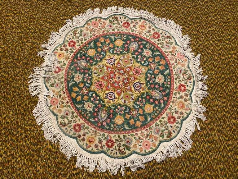 Round wool oriental rug 40x40 - Hurley Real Estate & Auctions