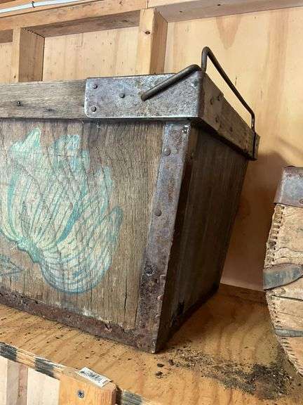 Frederick produce banana box - Hurley Real Estate & Auctions