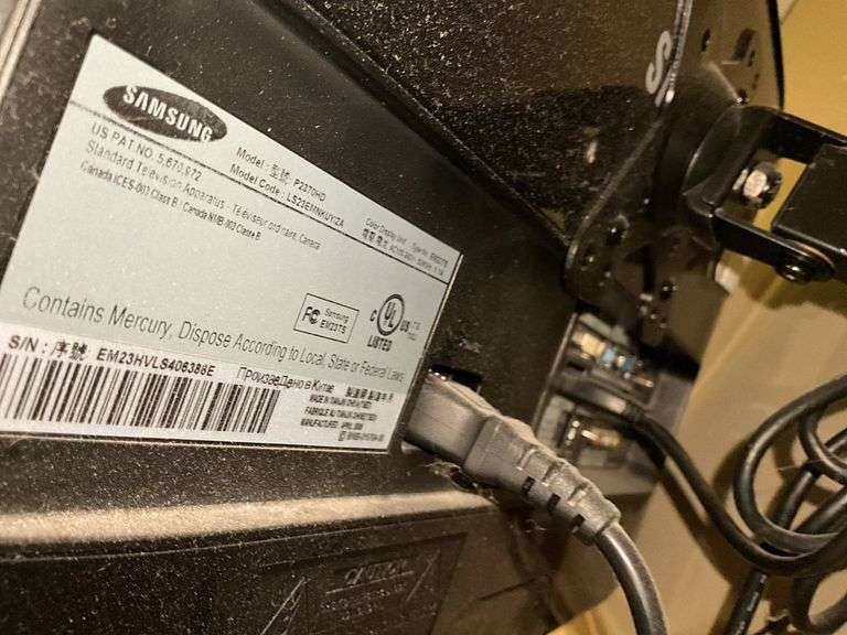 Samsung SyncMaster HDTV w/ wall mount - bring tools for removal ...