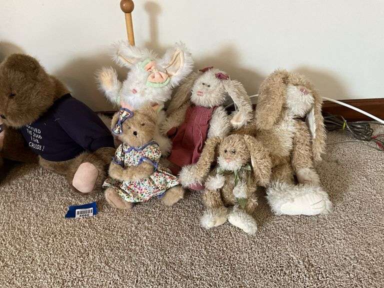 Teddy bears and stuffed rabbits including Boyds - Hurley Real Estate ...