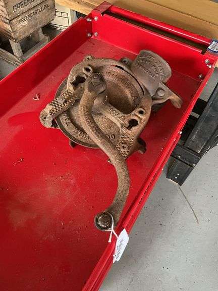 Cast iron Black Hawk corn sheller - Hurley Real Estate & Auctions