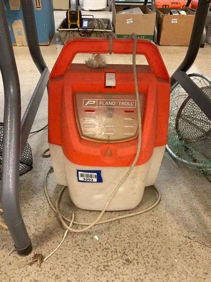 Plano Troll bait bucket - Hurley Real Estate & Auctions