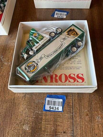 Winross truck model in box - Hurley Real Estate & Auctions