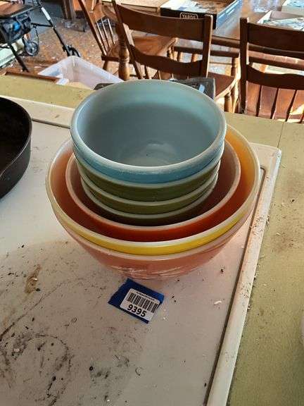 Stack of vintage Pyrex mixing bowls including Autumn Harvest wheat ...