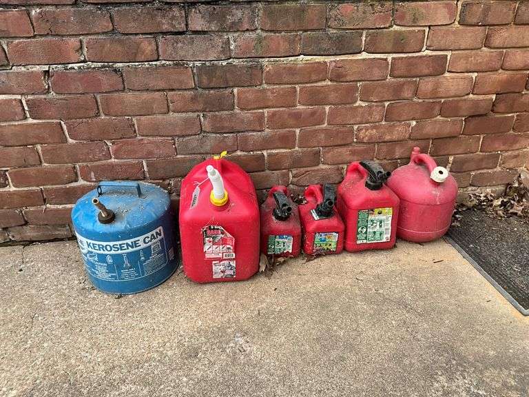 Fuel cans lot - Hurley Real Estate & Auctions