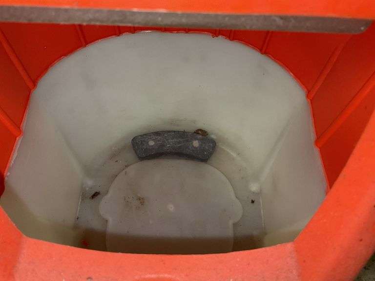 Plano Troll bait bucket - Hurley Real Estate & Auctions