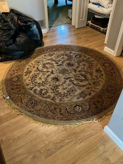 Circular Persian style rug 72x72 - Hurley Real Estate & Auctions