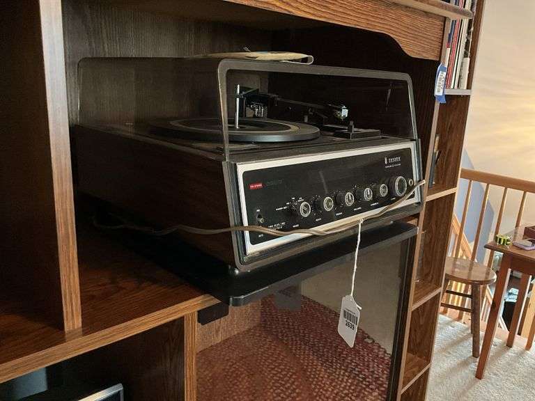 Zenith turntable and speakers - Hurley Real Estate & Auctions