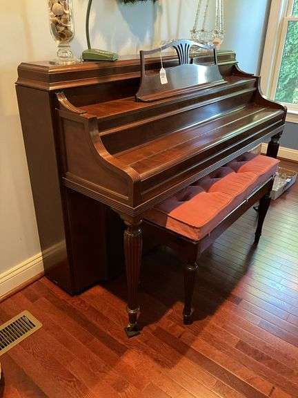 Steinway & Sons spinet piano w/ padded bench - no top contents 57.5x23 ...