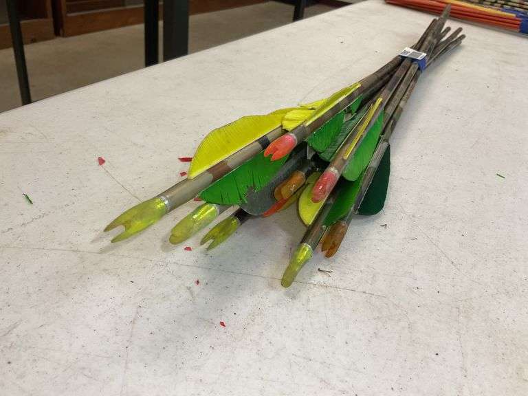 Lot of Easton aluminum arrows - Hurley Real Estate & Auctions