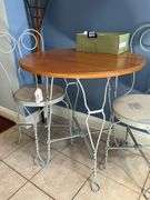 Wire ice cream parlor table and two chairs 27.5x27.5x29 - Hurley Real ...