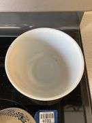 Two vintage Pyrex Homestead mixing bowls - Hurley Real Estate & Auctions