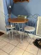 Wire ice cream parlor table and two chairs 27.5x27.5x29 - Hurley Real ...