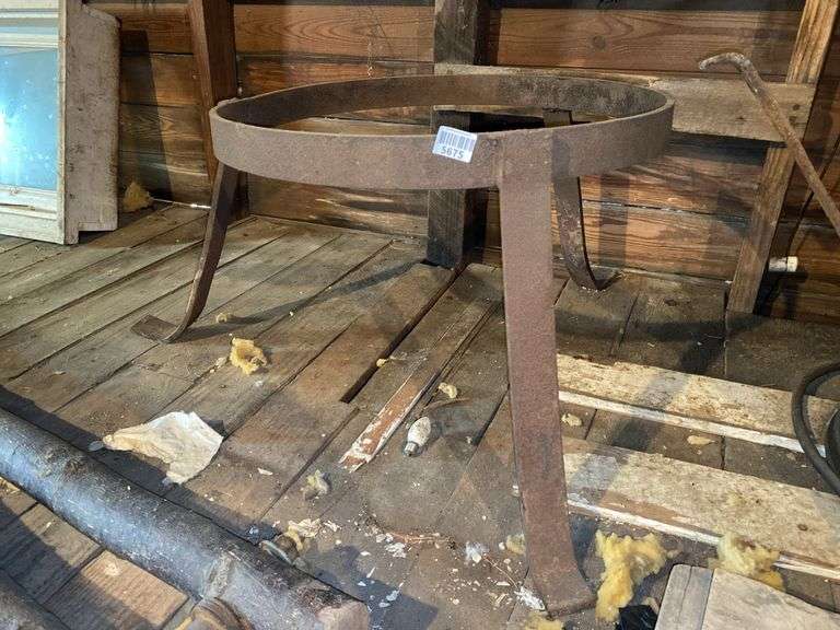 Butcher kettle stand - Hurley Real Estate & Auctions